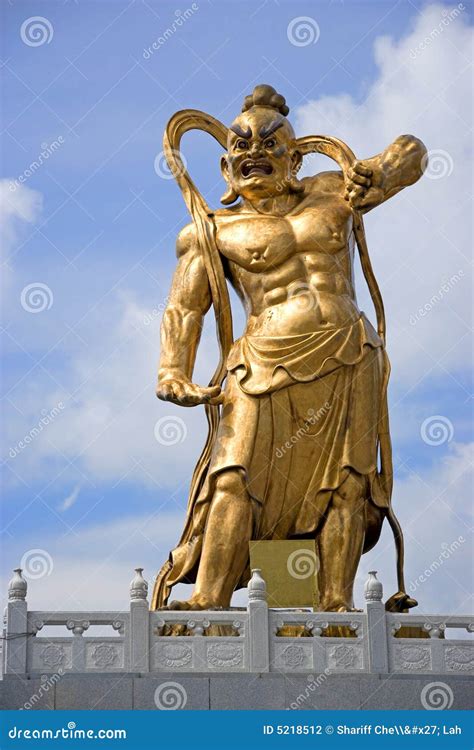 中国神金黄雕象 库存照片 图片 包括有 守卫 灵性 监护人 卫兵 宗教 巨型 云角 入口 更加恼怒的 5218512