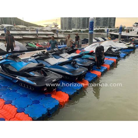 Hot Selling Modular Plastic Floats Floating Pontoon Cubes Floating Dock