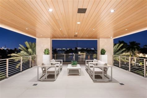 Luxurious Coastal Modern Residence With Deep Water Dockage In Fort