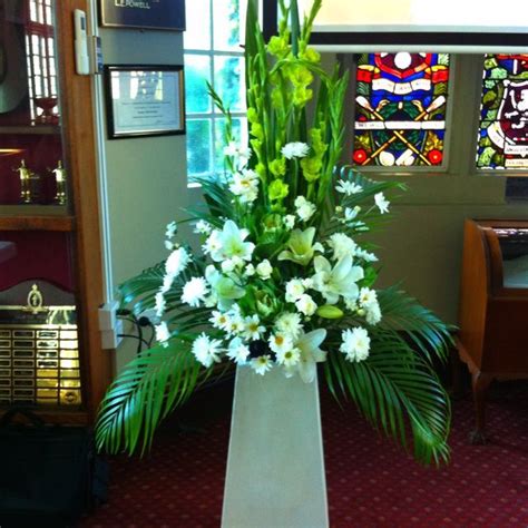 20 Best Images About Triangular Floral Arrangements On Pinterest 341 En