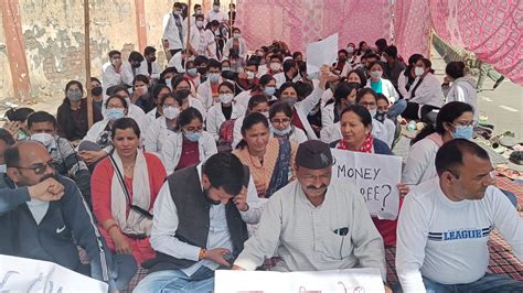 Final Year Students Performance लगातार दूसरे दिन भी जारी है