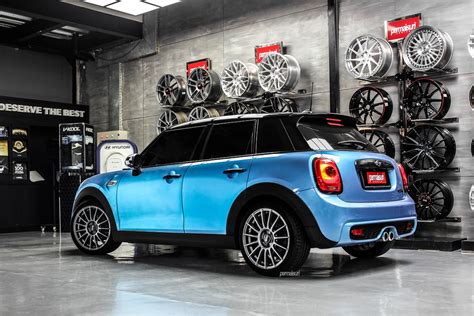 Permaisuri Oz Racing Superturismo Lmmini Cooper F55