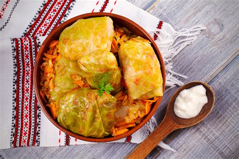 인형된 양배추 고기 쌀 야채와 함께 떠난다 Chou Farci Dolma Sarma Sarmale Golubtsy 또는 Golabki 가루로 빻은에 대한 스톡 사진 및 기타