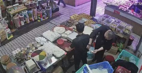 男子被贴膏药后倒地警方系三无产品无致人昏迷药物成分 腾讯新闻