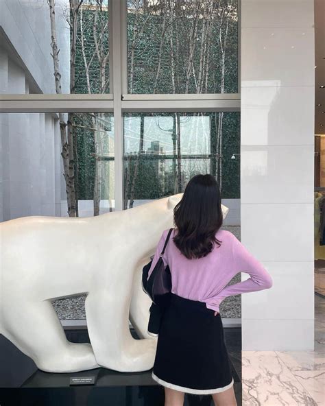 キム・ミニさんのインスタグラム写真 キム・ミニinstagram「샴푸 트리트먼트 첫 출발 잘 했습니다🧖🏻‍♀️ 바람 사이로