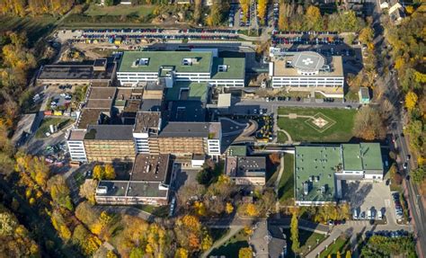 Duisburg aus der Vogelperspektive Herbstluftbild Klinikgelände des