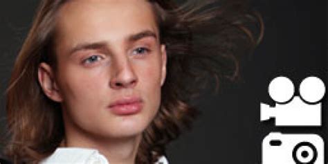 Dāvids Kalandija Sāka Dziedāt Pēc Kritiena Uz Galvas