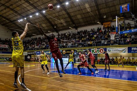 Festejo en fin de semana largo tricampeón del básquetbol chileno se impuso ante el CD Colegio