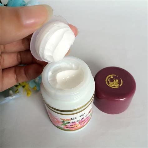 藥房一不起眼的乳液睡前拿來擦臉皮膚越抹越白白過衛生紙 每日頭條