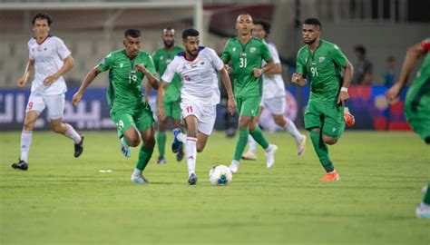 الشارقة يستهل حملة الدفاع عن لقب الدوري الإماراتي بثنائية أمام خورفكان