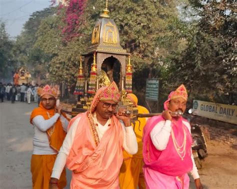 राहुल विहार स्थित श्री पार्श्वनाथ दिगंबर जैन मंदिर से निकाली गई