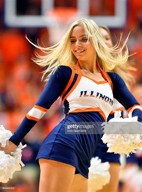 Pin De Windsor Tr En Us College Cheer ① A〜k Shorts Cortos Edecanes