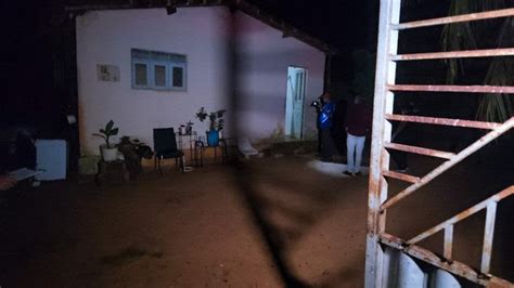 CARROCEIRO É MORTO A TIROS NO PAU BRANCO EM MOSSORÓ RN Passando na