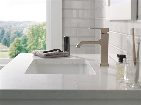 Single Handle Bathroom Faucet In Stainless 539 Ssmpu Dst Delta Faucet