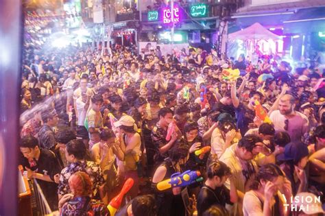 【2024泰國潑水節懶人包】潑水節怎麼玩？潑水地點、裝備和須知一文懂！ Vision Thai 看見泰國