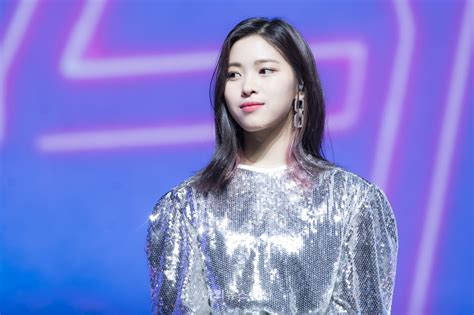 Itzy 외모만 보고 내가 날라리같대여 하는 맴버 If 스퀘어 카테고리