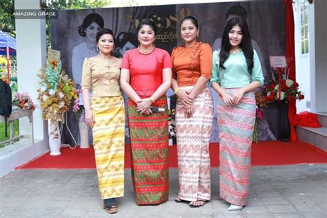 ပိတ်ရက်လေးမှာ တီတီစန္ဒီမြင့်လွင်နဲ့အတူ ပိုးထည်ဆိုင်ကို ဝိုင်းကူပေးနေတဲ့