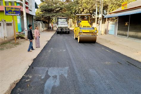 ကျောက်ပန်းတောင်းမြို့ ဗိုလ်ချုပ်လမ်းတွင် နိုင်လွန်ကတ္တရာလမ်းအရှည် ပေ ၈၃၀ ခင်းခြင်းလုပ်ငန်း ဆောင