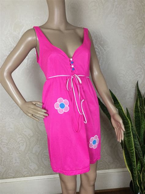 Vintage 1960s Mod Hot Gem