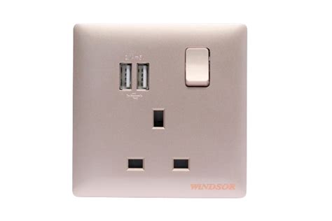 Windsor Innova Gold 13a 1 Gang Universal Socket With Usb 91456ch