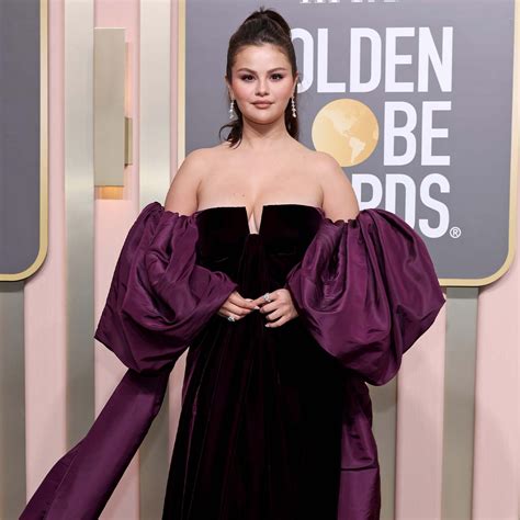 Selena Gomez Looked Like A Renaissance Princess At The Golden Globes