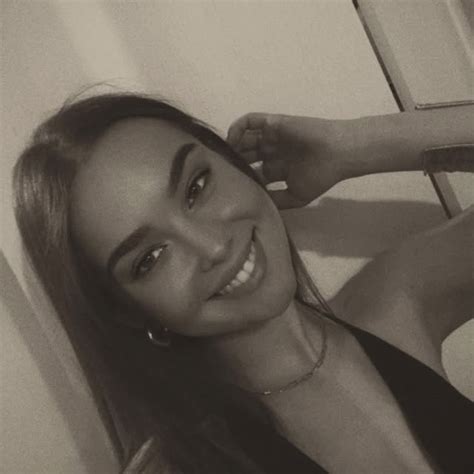 Sofía Sofiadiezzs • Threads Say More