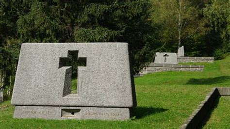 FOTO Nový kříž připomíná mučednickou smrt lidí z Ležáků Chrudimský deník