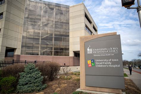 Former Uihc Manager Sues For Gender Bias The Daily Iowan