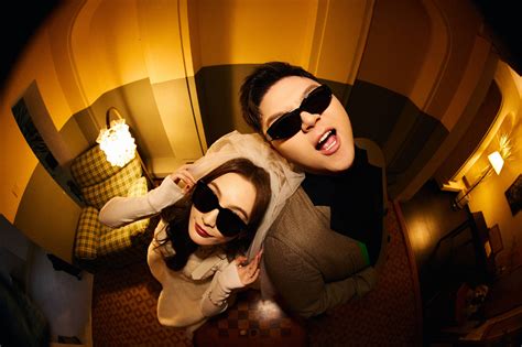 艾福杰尼晒与徐艺嫣结婚照 二人展示结婚证超开心 搜狐大视野 搜狐新闻
