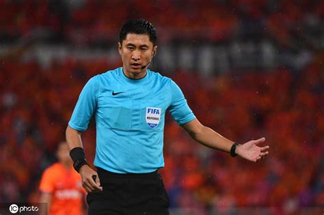 中超 泰山vs国安 马宁向费莱尼解释判罚 搜狐大视野 搜狐新闻