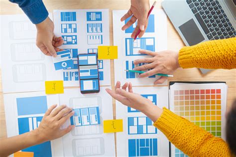 ทีมนักออกแบบกําลังออกแบบระบบ Uxui เพื่อให้ระบบ Uxui ทํางานได้ดีบนโทรศัพท์ใหม่และรองรับการอัปเ