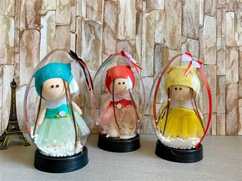 هدیه ولنتاین عروسک روسی دخترونه در گوی شیشه‌ای