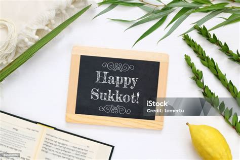 유대인의 초 막 절 축제입니다 전통적인 기호 Etrog Lulav Hadas 아 라바 Sukkoth Festival에 대한 스톡