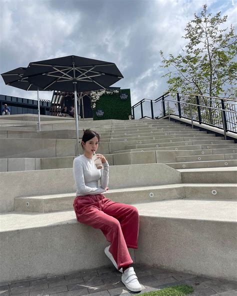 Nanaさんのインスタグラム写真 Nanainstagram「 🍓🥝🍒♡ 🍍🥤🐣 Having Smoothies With