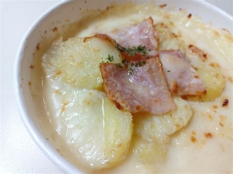 北海道産じゃがいもとベーコンのチーズ焼き【ファミリーマート】ホクホクじゃがいもが最高ですっ いぬきちのコンビニ飯