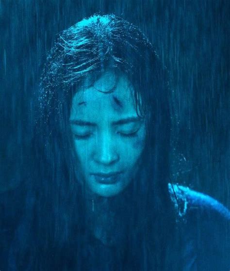 女星拍淋雨戲，楊冪讓人心酸，李小璐凍得直哆嗦，趙麗穎被批太假 每日頭條