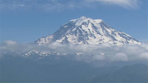 Man Skis Into Crevasse Dies On Mount Rainier