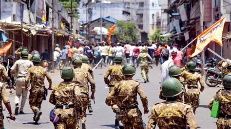 Cops Use Force To Control Protest In Kolhapur