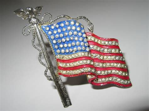 Vintage 1940s American Flag Pin Brooch With Rhinestones
