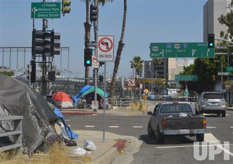 Photo Judge Orders Homeless Living Under Or Near Freeways To Be