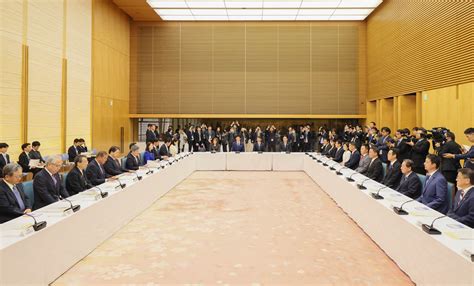 令和6年11月13日 初大臣政務官会合・記念撮影 総理の一日 首相官邸ホームページ