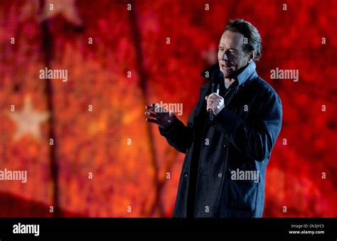 Bryan Cranston Speaks On The National Mall In Washington Tuesday Nov 11 2014 During The