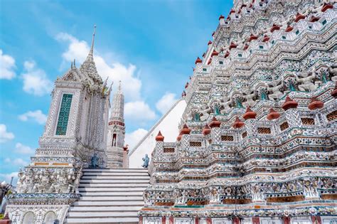 Readme Me W A T A R U N ชมความสวยงามของ วัดอรุณ ในวันที่ไม่มีนักท่องเที่ยว