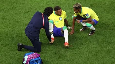 Brazil Left Sweating Over Neymar As Star In Despair On Bench After Coming Off Injured Mirror