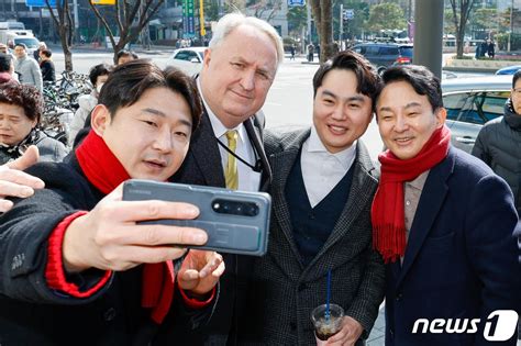 원희룡의 천군만마 인요한·이천수 명룡대전 계양을 떴다 뉴스1