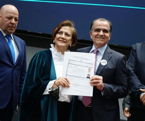 Óscar Iván Zuluaga Oficializó Su Candidatura Presidencial Junto A Su