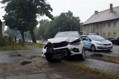 Groźna kolizja na ulicy Bałtyckiej w Słupsku Seat uderzył w mercedesa
