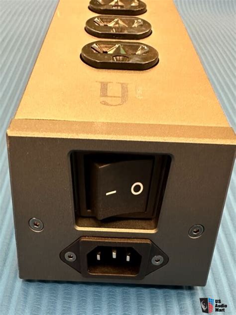 iFi POWER STATION Excellent Like New Photo #5107879 - US Audio Mart