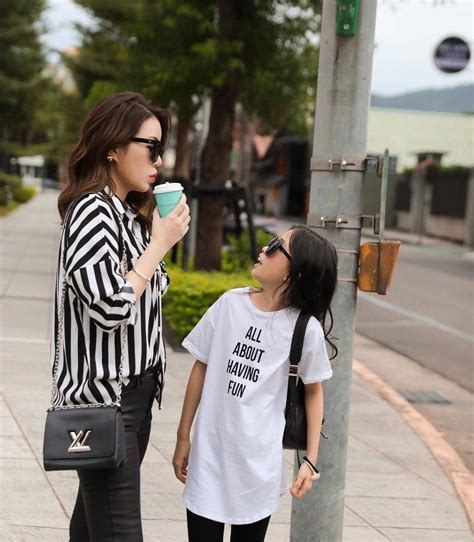 周小葳的勇敢生活 女兒看到我寫市場分析文， 提到這幾年會有 電商風暴，問我是怎麼回事？