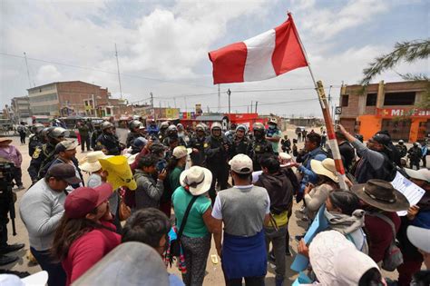 TensiÓn En PerÚ Pese Al Estado De Emergencia Siguen Las Protestas En